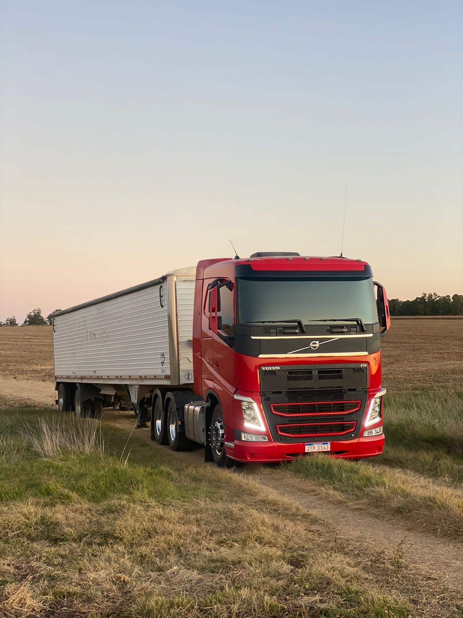 Galería Fotos Camiones Truck Granos - Miguel A. Gerpe Ltda